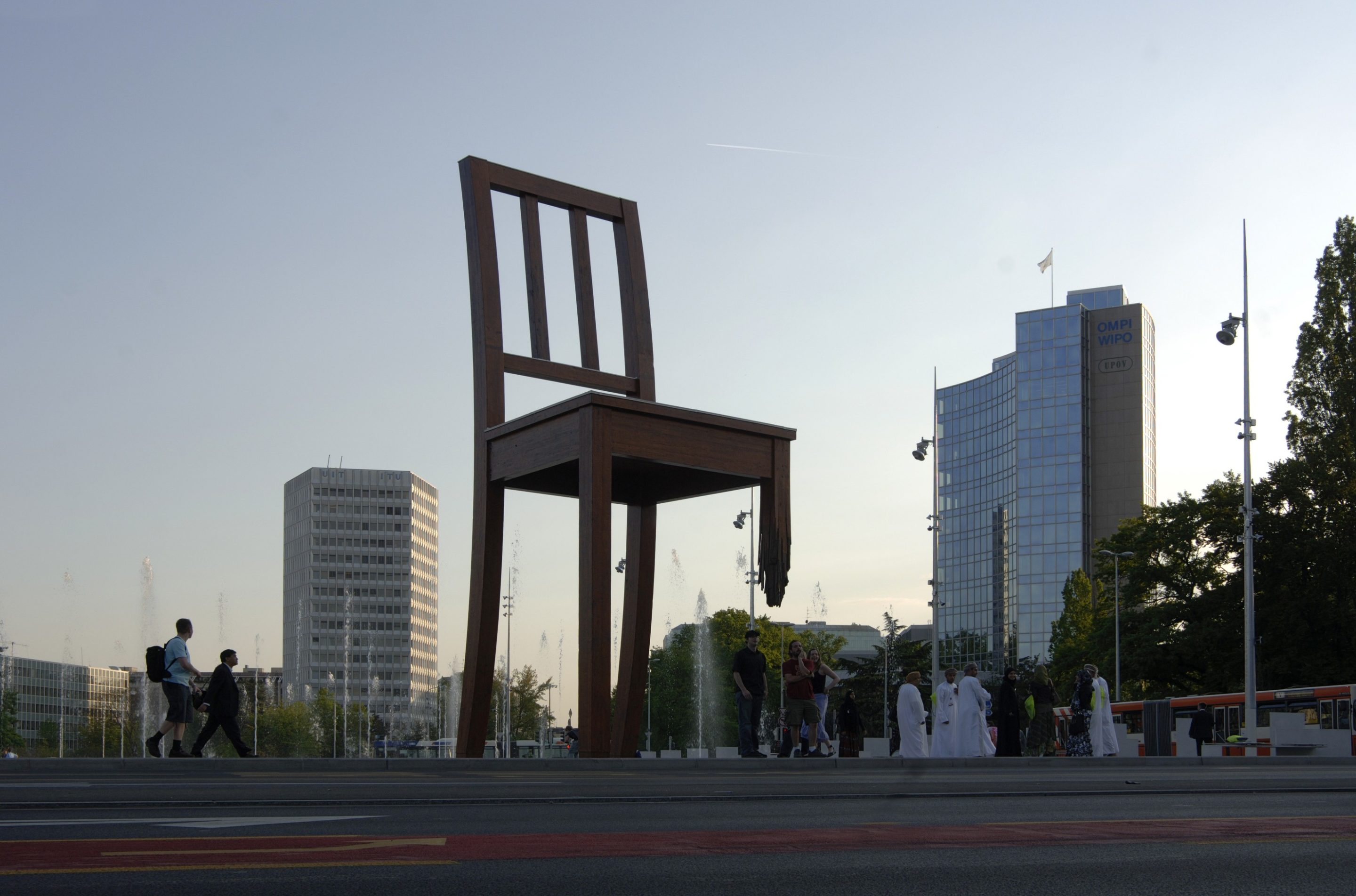 La Broken chair - Charpente Concept - Ingénieurs et designers du bois